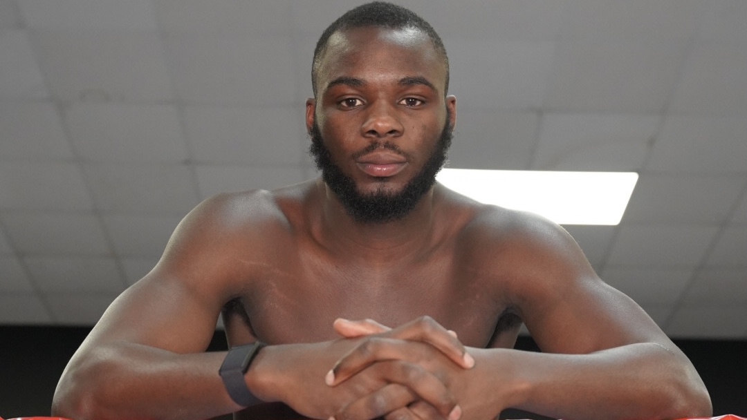 Chris Kongo signs with Boxxer