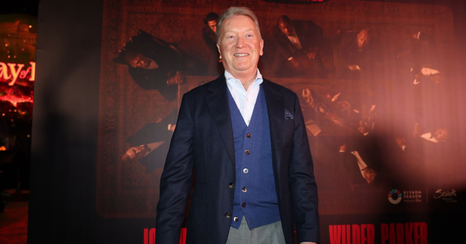 Former Undisputed World Champion Signs With Frank Warren